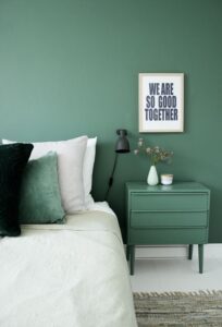 5 Ways to Use Kelly Green Color in Your Home Design - The iambic